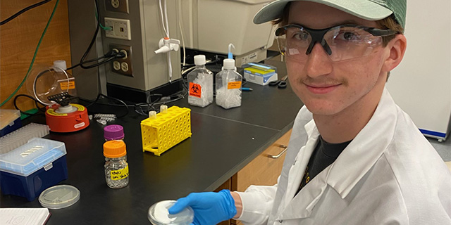 Q&A: Oppman ’25 Interns with the Harper Cancer Research Institute ...